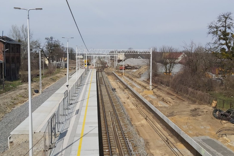 Kolejowa inwestycja za ponad 400 mln zł na półmetku