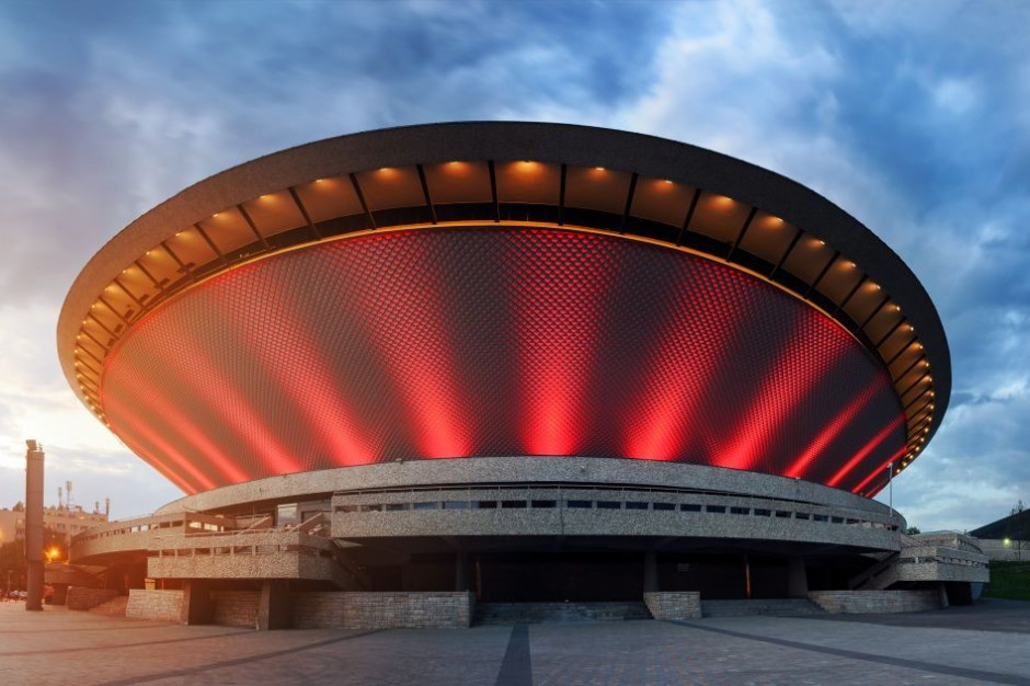 Spodek w Katowicach oświetlony ku pokrzepieniu serc