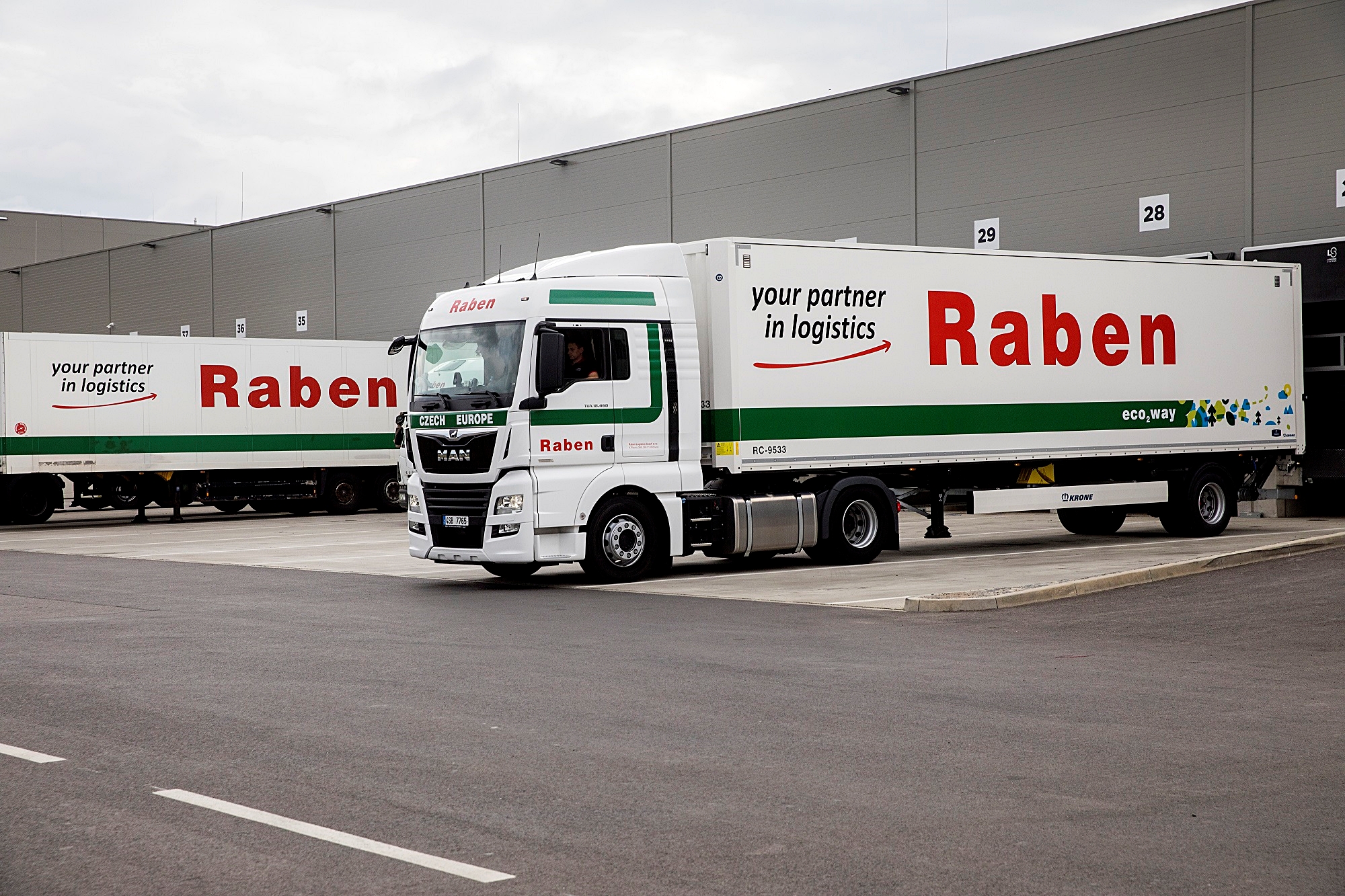 Hamuje import z Azji. Łańcuchy dostaw stabilniejsze, ale i chudsze