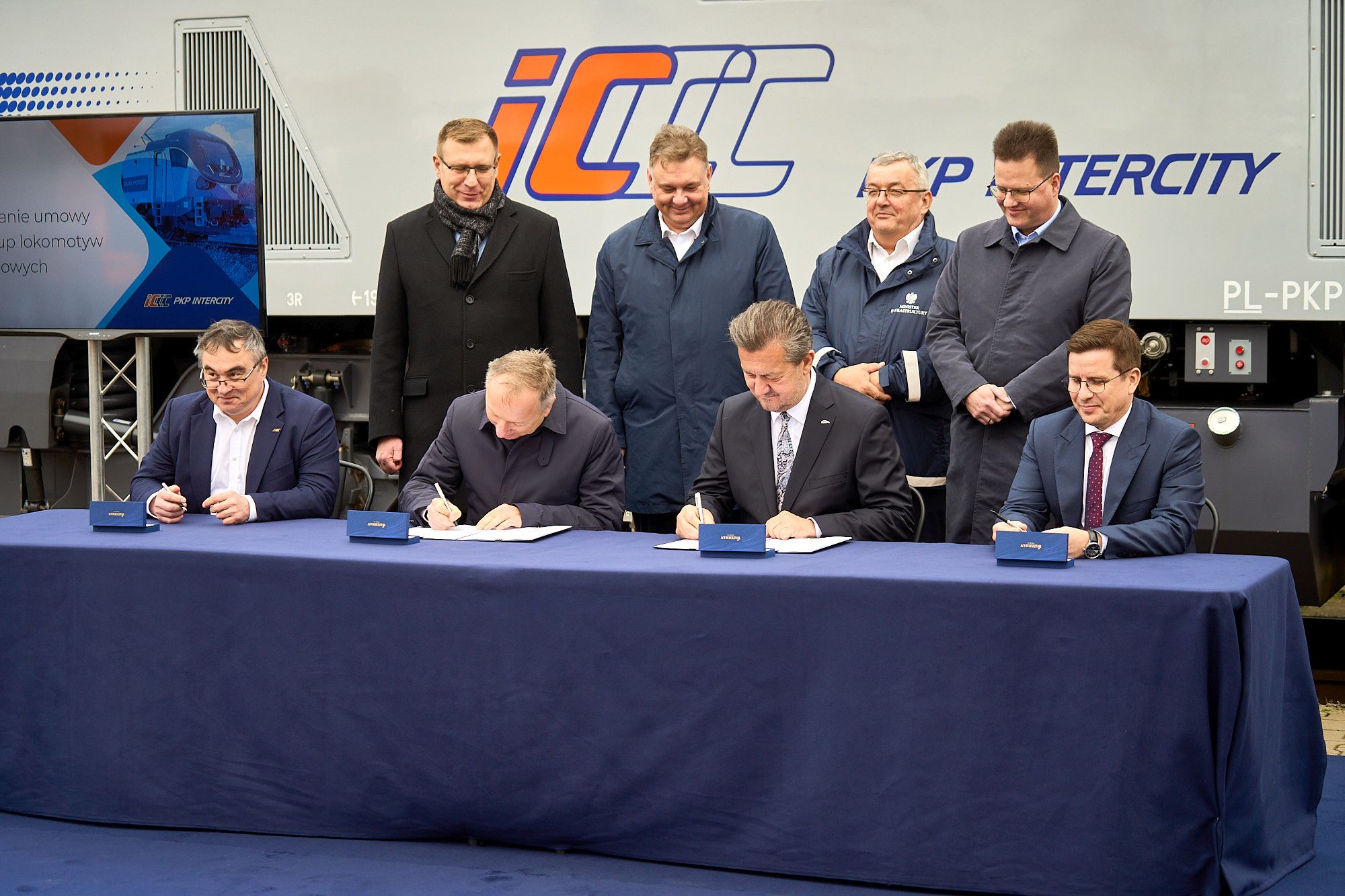 PKP Intercity kupuje lokomotywy hybrydowe za ponad 550 mln zł