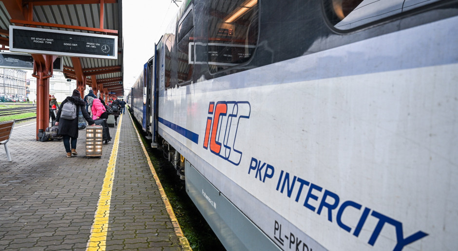 Agenci sprawdzają się w sprzedaży biletów PKP Intercity. Pierwszy milion już za nimi