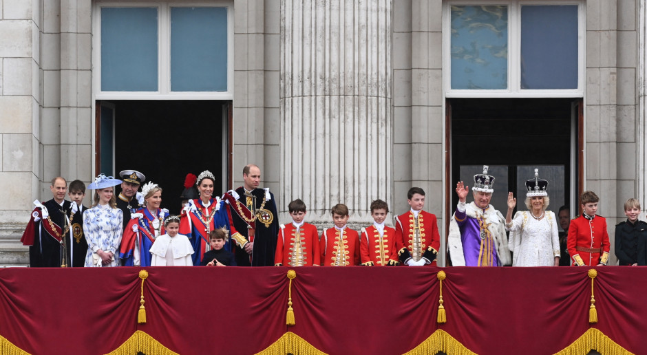 Rodzina królewska na balkonie Pałacu Buckingham