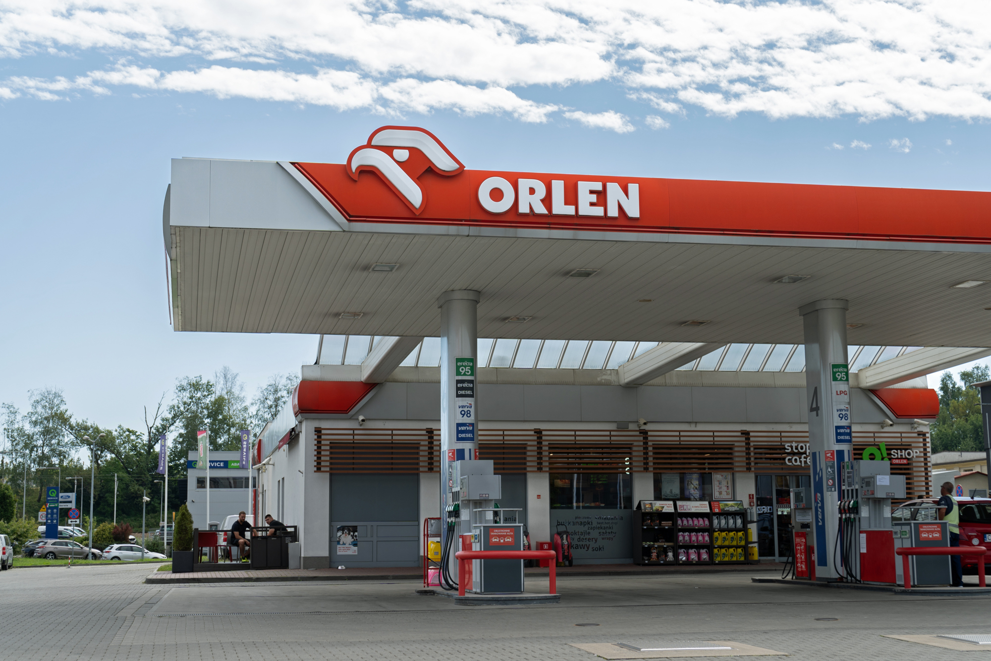 Ile w 2025 r. zapłacimy za paliwo? Prezesi firm paliwowych odpowiadają