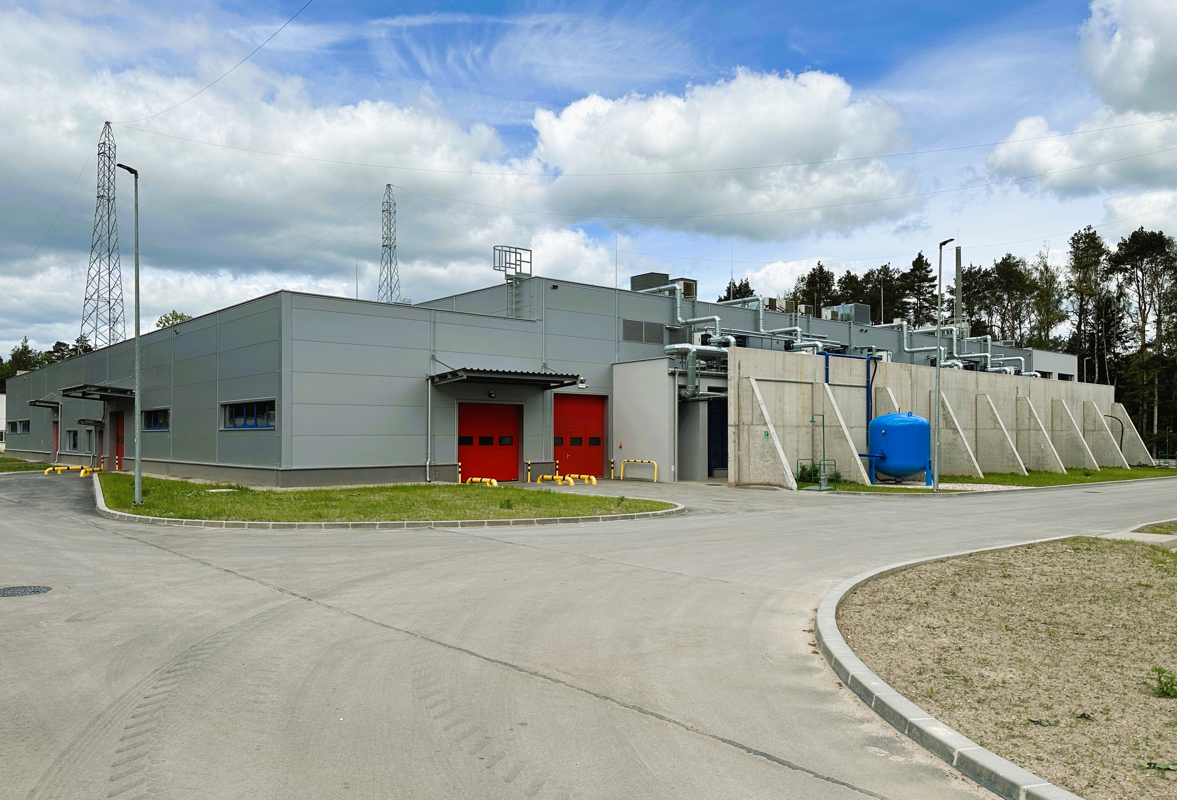 Milion sztuk amunicji dziennie. Donald Tusk pokazał inwestycję, która już pracuje