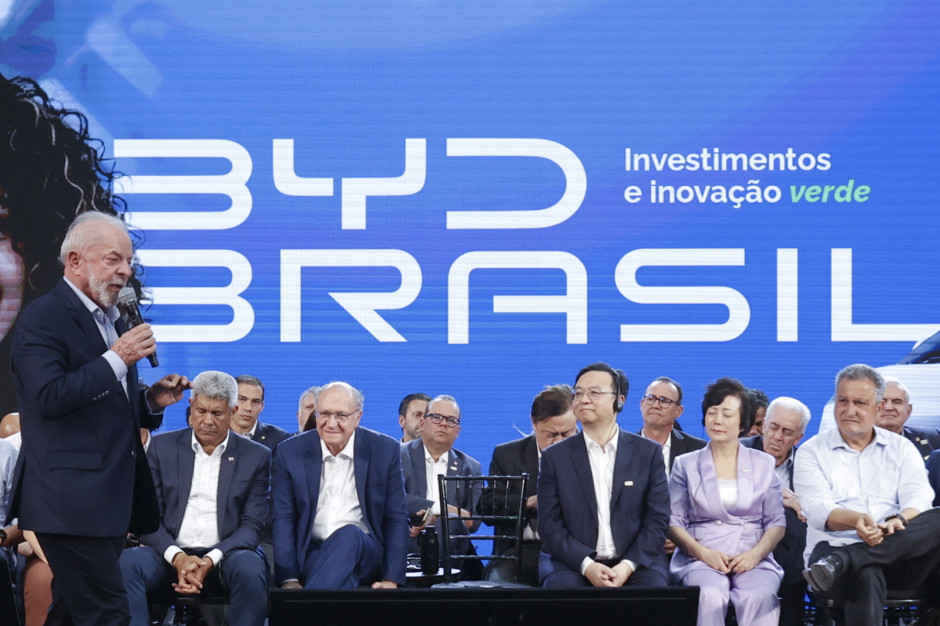 Chiński gigant buduje tu wielką fabrykę elektryków. Inwestycja jest ...