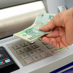 Warmińsko-mazurskie: Zablokowana S7 w Waplewie; auto wjechało w barierki